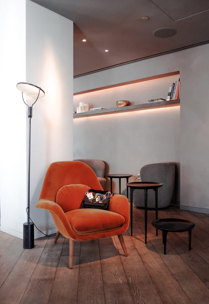 11 HOWARD - Walk In Wonderland