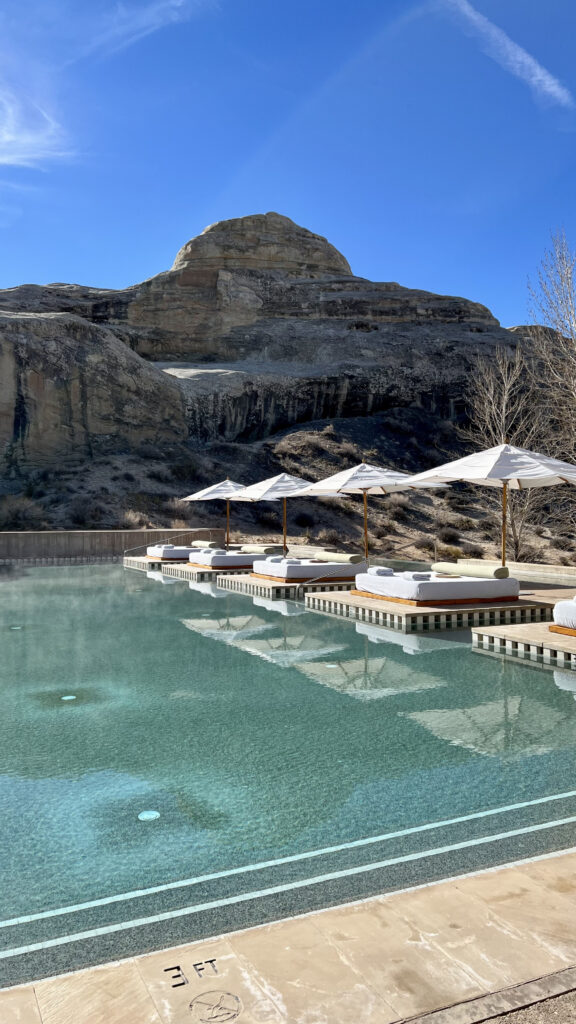 AMANGIRI - Walk In Wonderland